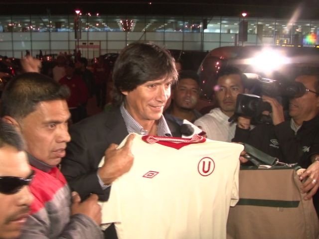 Ángel David Comizzo llega a Lima para ser presentado en Universitario ...
