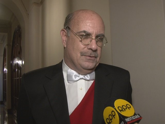 Alberto Ísola: "Me cuesta actuar para cine" | RPP Noticias