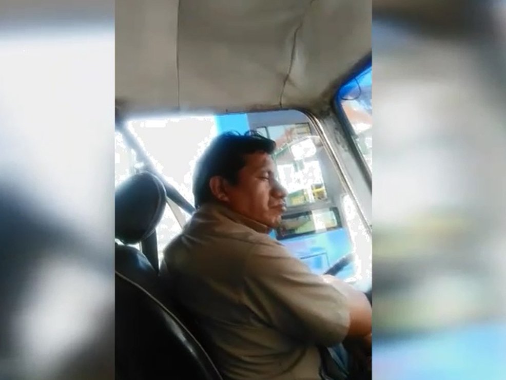 WhatsApp: chofer de combi cabecea de sueño mientras maneja | RPP Noticias