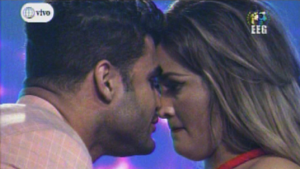 EEG | Erick Sabater le robó un beso a Micheille Soifer | RPP Noticias