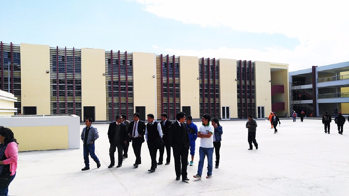 Visitan nueva infraestructura del colegio Santa Isabel de Huancayo ...