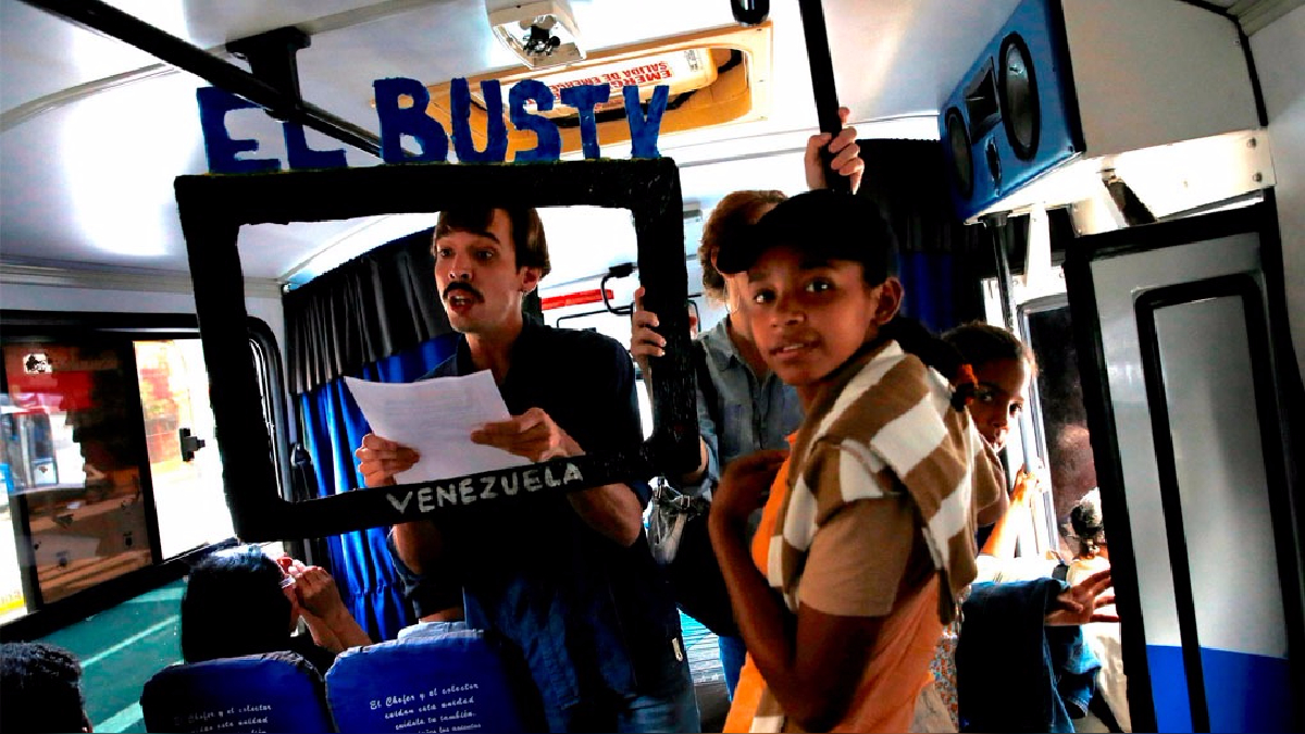 Bus TV, el medio que elude la censura en el transporte público de ...