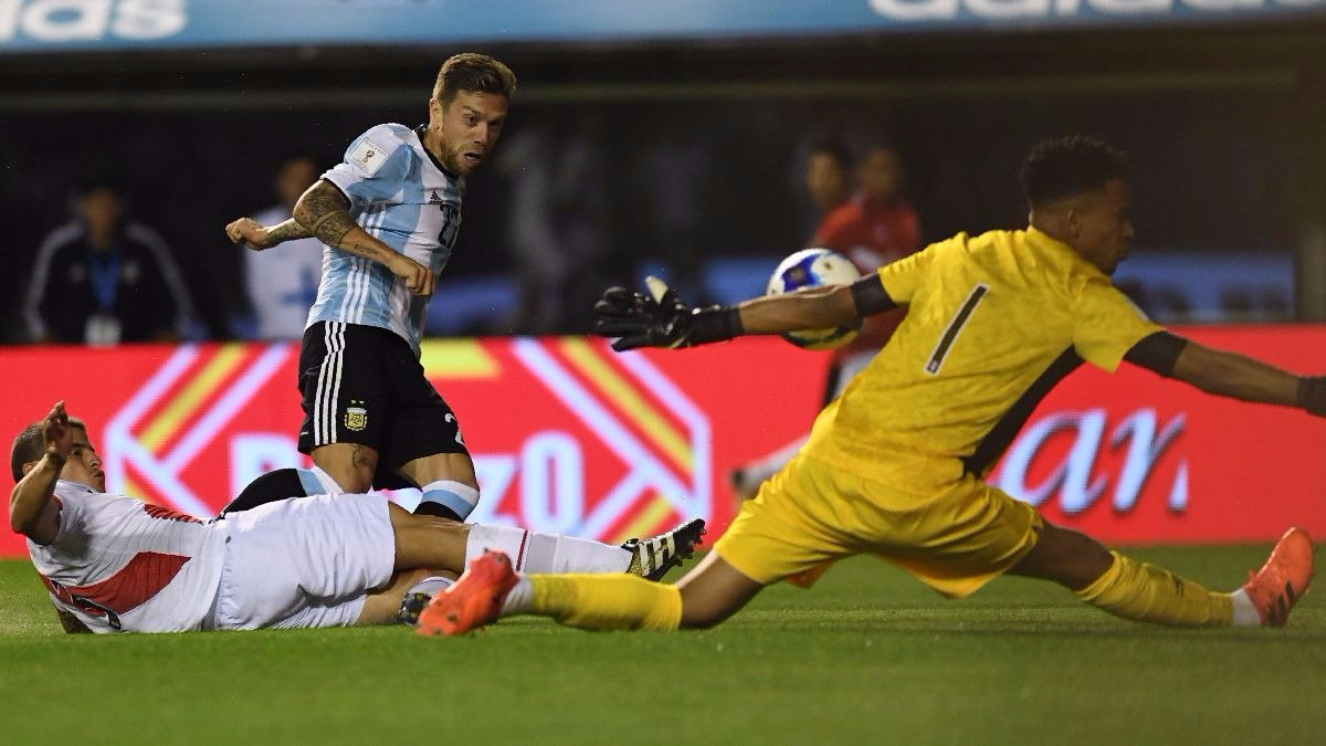 Las atajadas de Gallese que permitieron el empate de Perú en Argentina ...